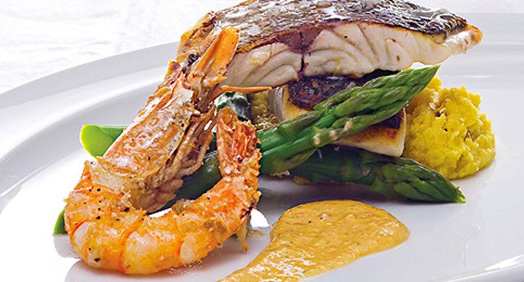 Robalo do mar com flor de sal e gamba panada em coco | Vaqueiro